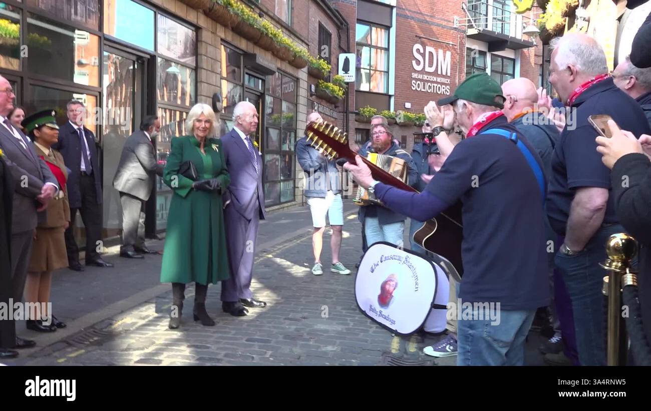 King and Queen meet The Causeway Shantymen during visit to famous ...