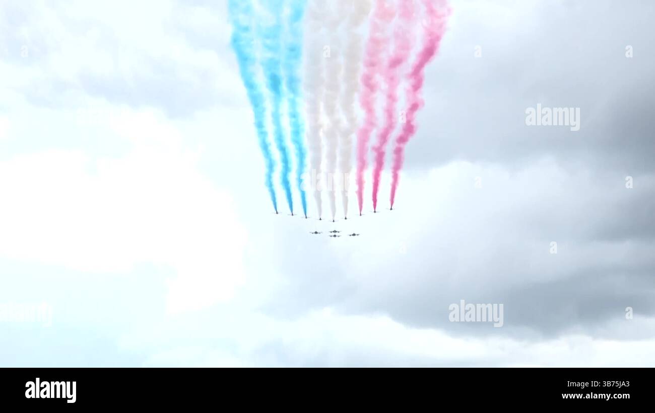 Red arrows buckingham palace Stock Videos & Footage - HD and 4K Video ...