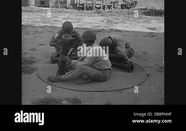 HAJANG - 1950 - 1st Division Korean troops inspect and clean a 3.5 ...