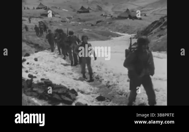 ALASKA - 1945 - US soldiers head towards battle on Massacre Bay during ...