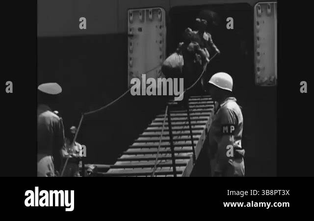 ITALY - 1944 - Brazilian troops carrying barracks bags debark ship in ...