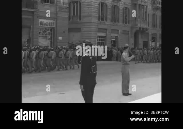 ITALY - 1944 - American troops and military vehicles move in a parade ...