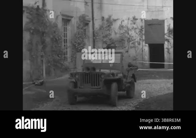 FRANCE - 1944 - General Patton arrives to 80th Division CP in Villerval ...