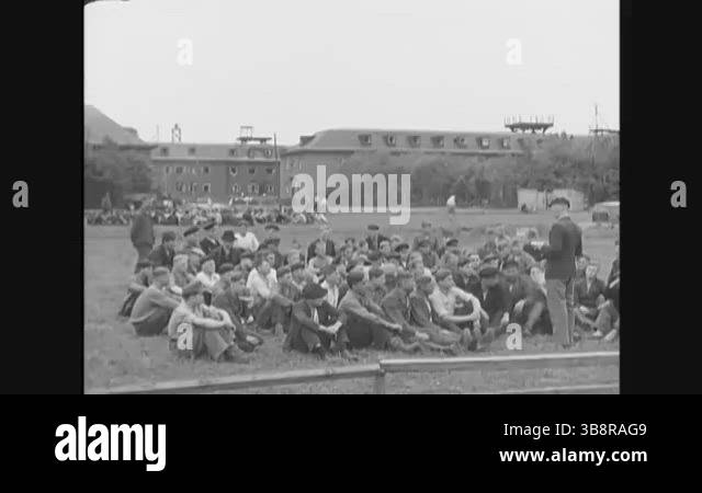 GERMANY - 1945 - Russian displaced persons at the Ossendorf Camp attend ...