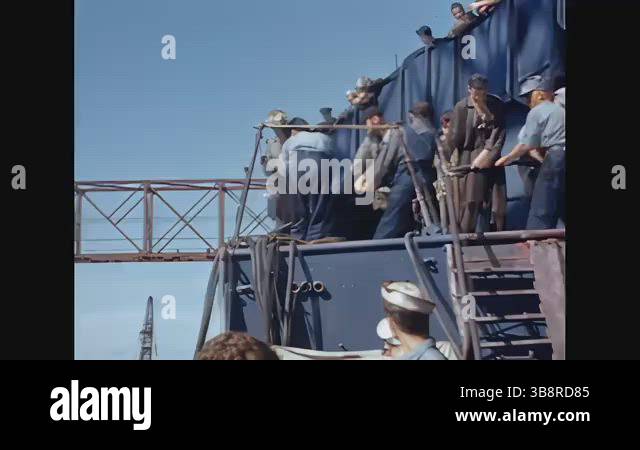 PEARL HARBOR - 1942 - US Navy sailors handle mooring lines at Pearl ...