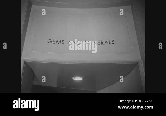WASHINGTON DC - 1958 - Displays are on rotating tables in the gem and ...