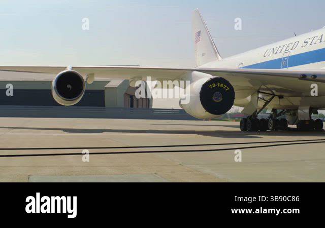 E 4b aircraft Stock Videos & Footage - HD and 4K Video Clips - Alamy