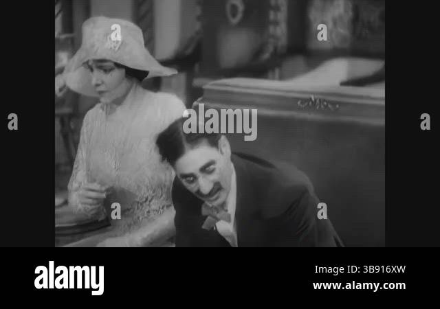 USA - 1929 - In this comedy, Groucho Marx tries to court a rich widow ...