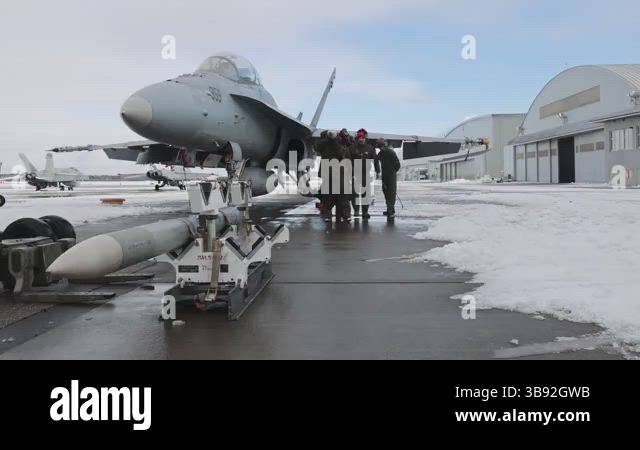 JAPAN - 12.7.2024 - US Marines load missiles onto aircrafts and fuel ...
