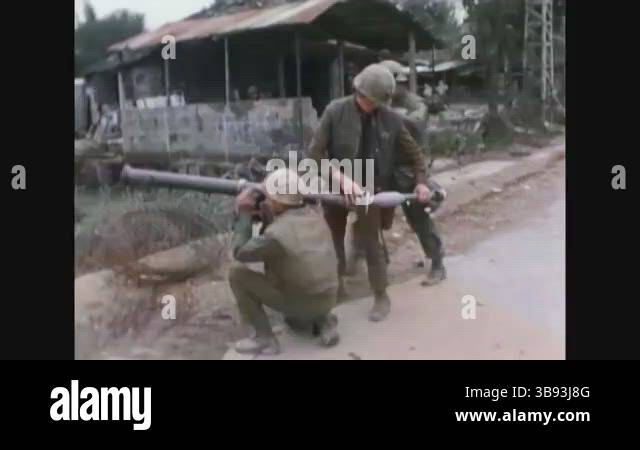 VIETNAM - 1968 - A bazooka team near a tank during the Tet Offensive in ...