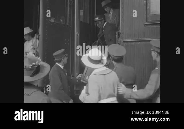 USA - 1915 - Young army officers and their wives arrive joyfully by ...