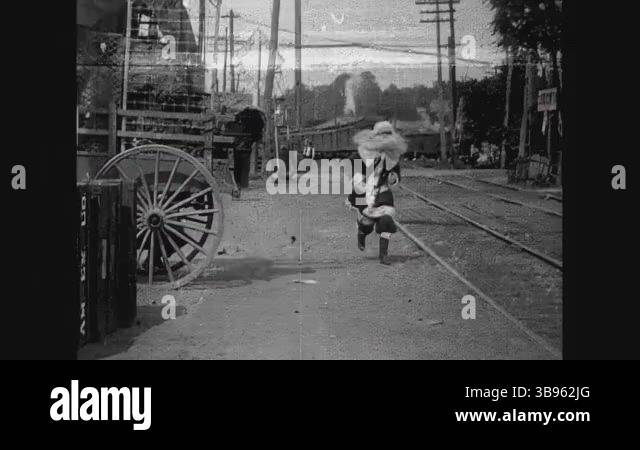 UNITED STATES - 1914 - Octavius follows the burglar to the train ...