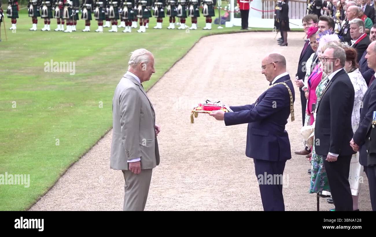 King presented with keys to the city of Edinburgh Stock Video Footage ...