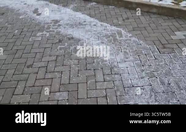 Gritting the roads Stock Videos & Footage - HD and 4K Video Clips - Alamy