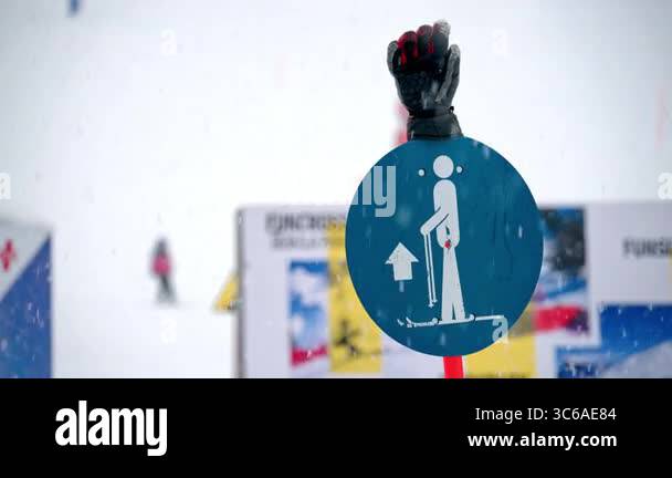 Piste marker sign Stock Videos & Footage - HD and 4K Video Clips - Alamy
