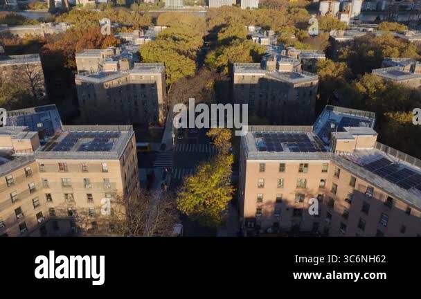 Sunlight illuminates Queensbridge Houses public housing development ...