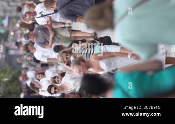 KYIV, UKRAINE - AUGUST 30, 2024 : Vertical video of a crowded city ...