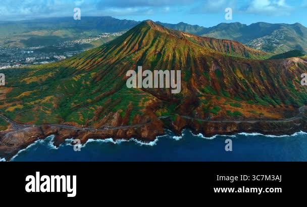 Stunning view of the volcanic rock at the coast of the Island Oahu ...