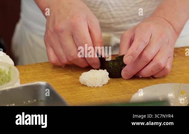A chef preparing gunkan maki Stock Video Footage - Alamy
