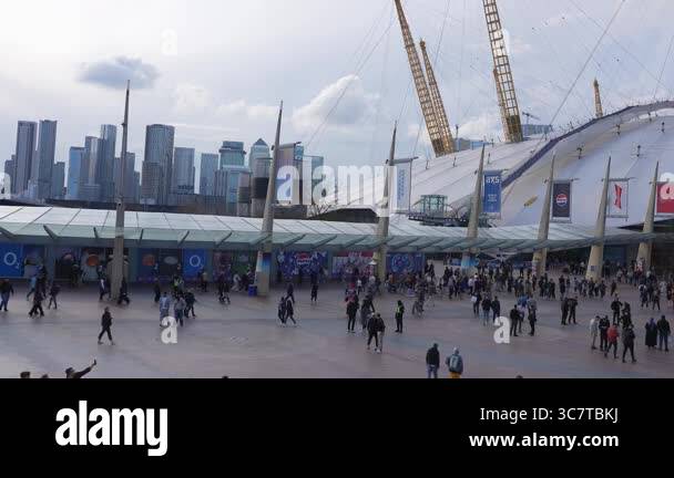 O2 arena london crowd Stock Videos & Footage - HD and 4K Video Clips ...