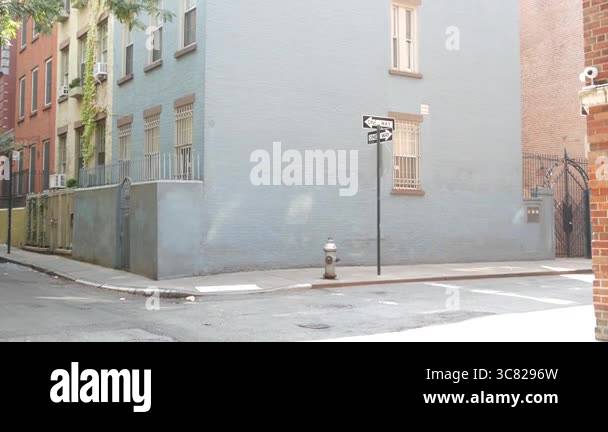 New York City oneway crossroad, Minetta street intersection one way ...