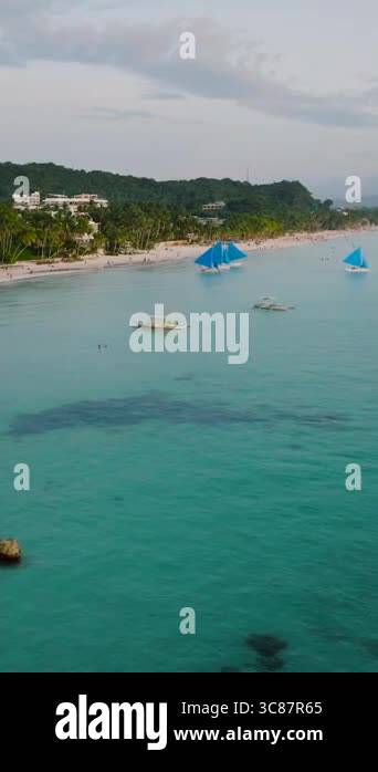 White beach and turquoise water with tourist boats. Boracay ...