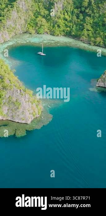 Lagoons, Limestone mountains and coral reefs. Kayangan Lake in Coron ...
