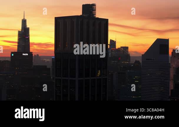 Aerial views showcase Manhattan skyline, highlighting Metlife Building ...