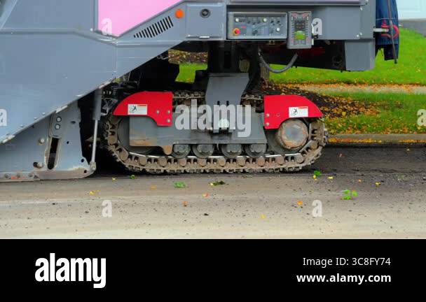Tracked construction machine, asphalt paver or road milling machine ...