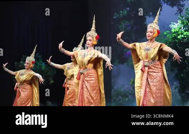 Dancers at Thai theater Khon, the masked dance-drama of the Ramakien in ...