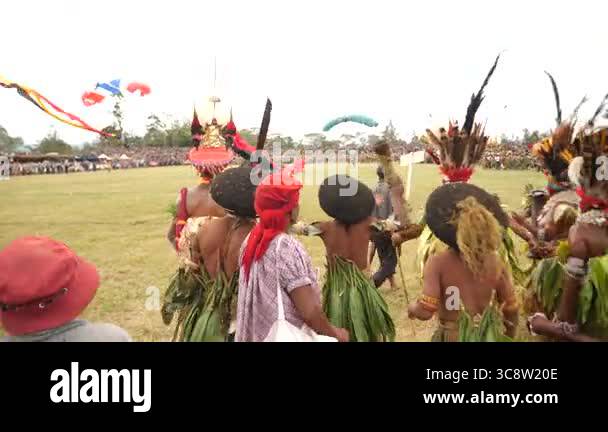 Mount Hagen, Papua New Guinea - April 26, 25: Mount Hagen tribe ...
