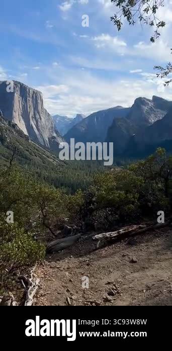 Classic View of Yosemite Valley with El Capitan and Half Dome (Yosemite ...