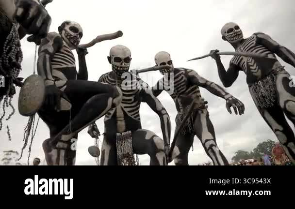 Skeleton tribe. Papuan tribe dance. Mount Hagen tribe festival ...