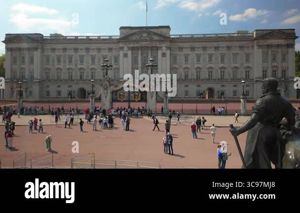 Symbol of buckingham palace Stock Videos & Footage - HD and 4K Video ...