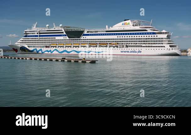 Syrakus, Sizilien - Italy - 04-09-2025: The cruise ship AIDAdiva docked ...