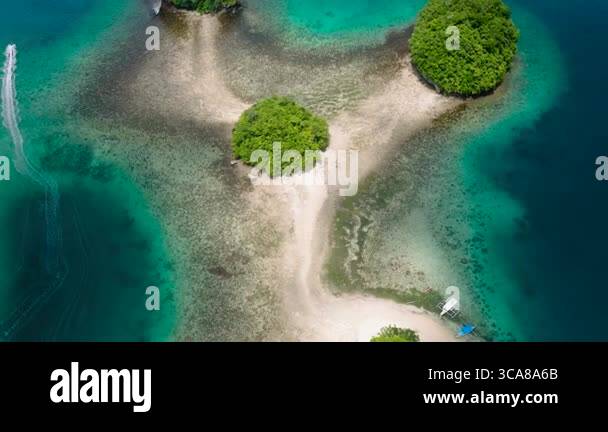 Turquoise water and sandy beaches on Boslon Island. Surigao del Sur ...