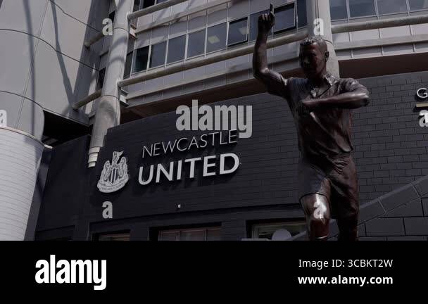 Alan shearer statue st Stock Videos & Footage - HD and 4K Video Clips ...