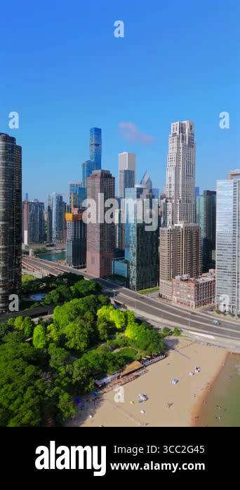 Breathtaking and stunning aerial shots of Chicago magnificent skyline ...