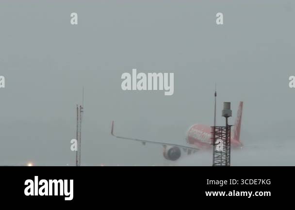 KUALA LUMPUR, MALAYSIA - JANUARY 14, 2025: AirAsia Airbus A320, 9M-AGG ...
