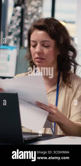 Vertical Video Women leaders group collaborate over performance ...