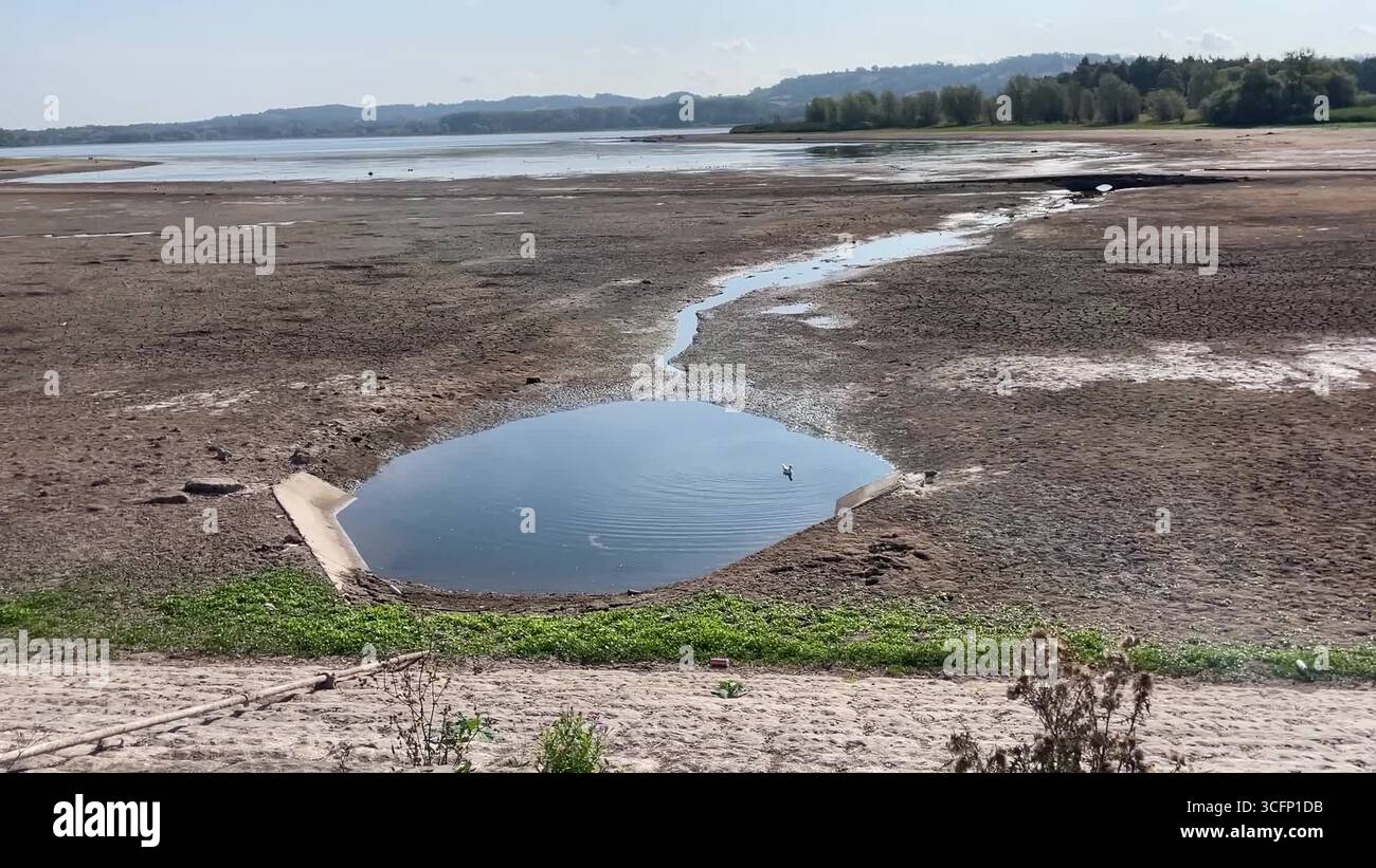 Low water levels at Chew Valley Lake Stock Video Footage - Alamy