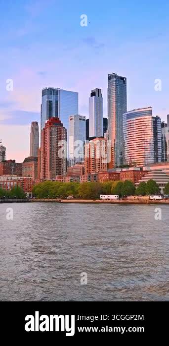 Green trees on the waterfront of the Hudson River. Skyline of New York ...