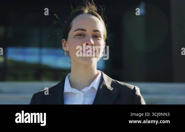 Close-up portrait of cheerful gorgeous Caucasian business owner in ...