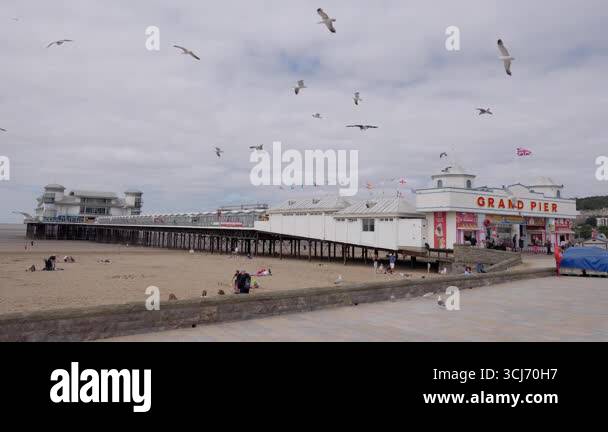 WESTON, UK - AUGUST 8, 2025 - Seagulls flying over the Grand Pier, with ...