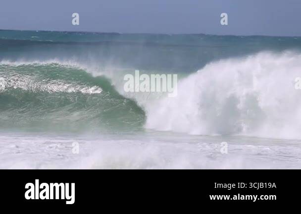 Powerful ocean waves crashing at Snapper Rocks Stock Video Footage - Alamy