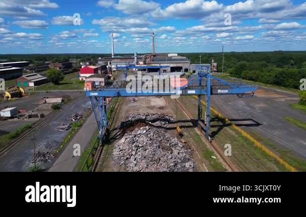 Gantry crane transporting scrap metal at Hennigsdorf electric steel ...