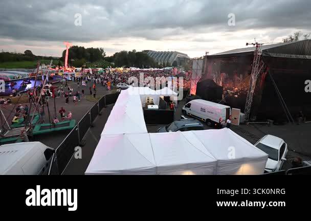 Outdoor concert overhead Stock Videos & Footage - HD and 4K Video Clips ...