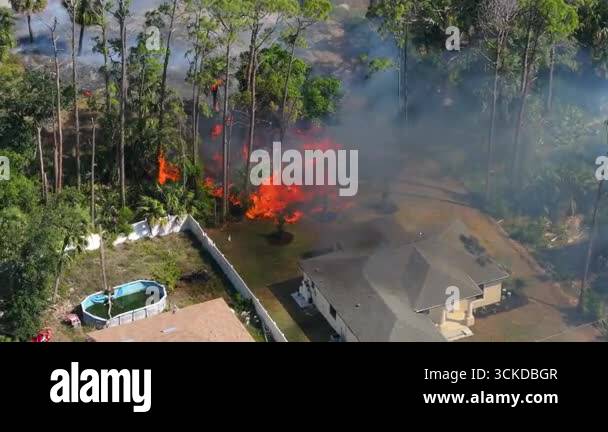 Flames from wildfire approach residential neighborhood in Florida with ...