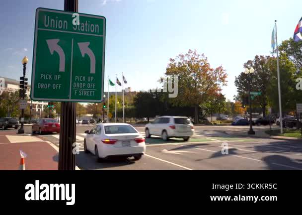 Union Station sign showing traffic going towards Union Station in ...