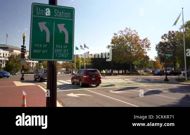 Union Station sign showing traffic going towards Union Station in ...
